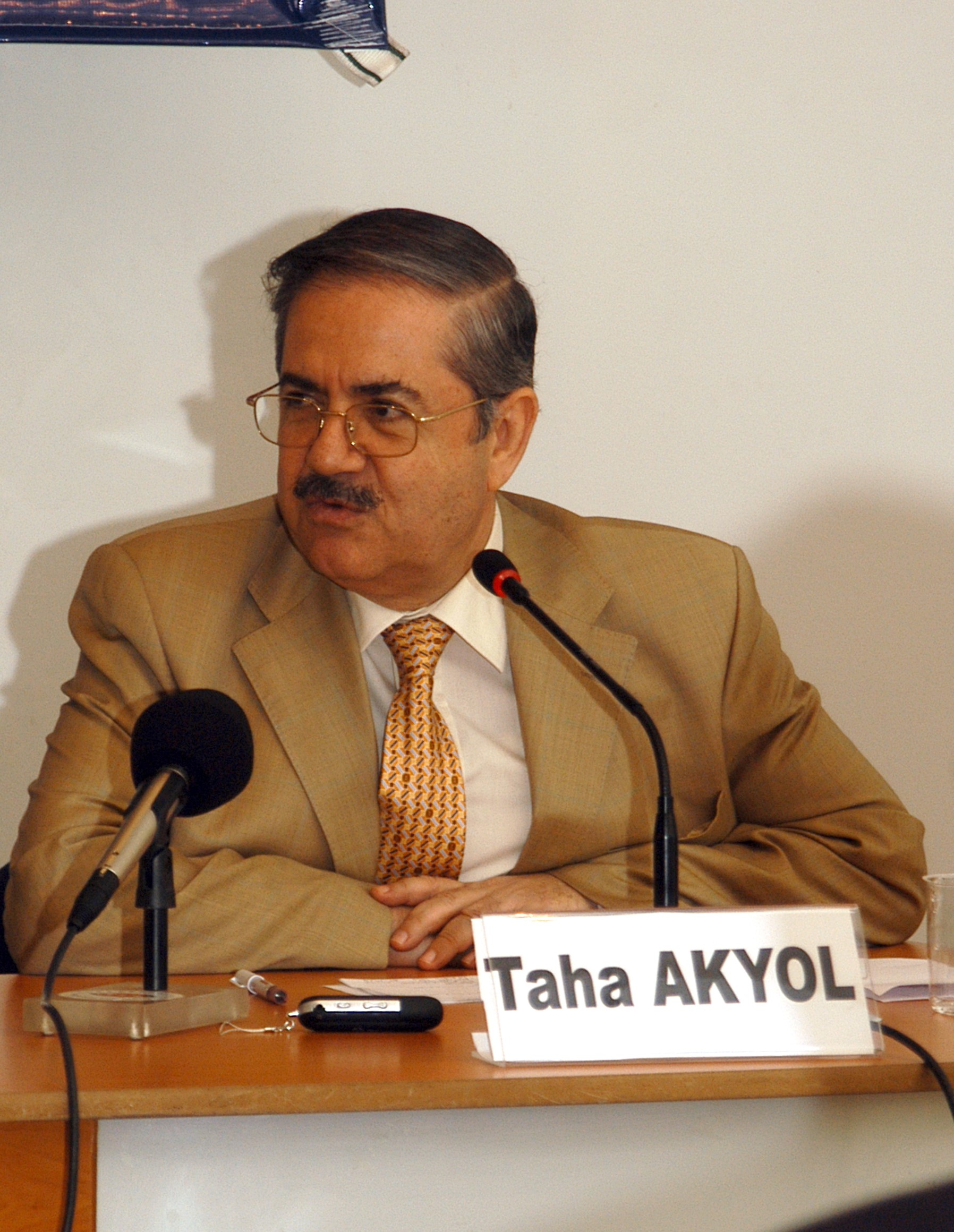 The Sadri Maksudi Arsal Symposium – Sadri Maksudi Arsal